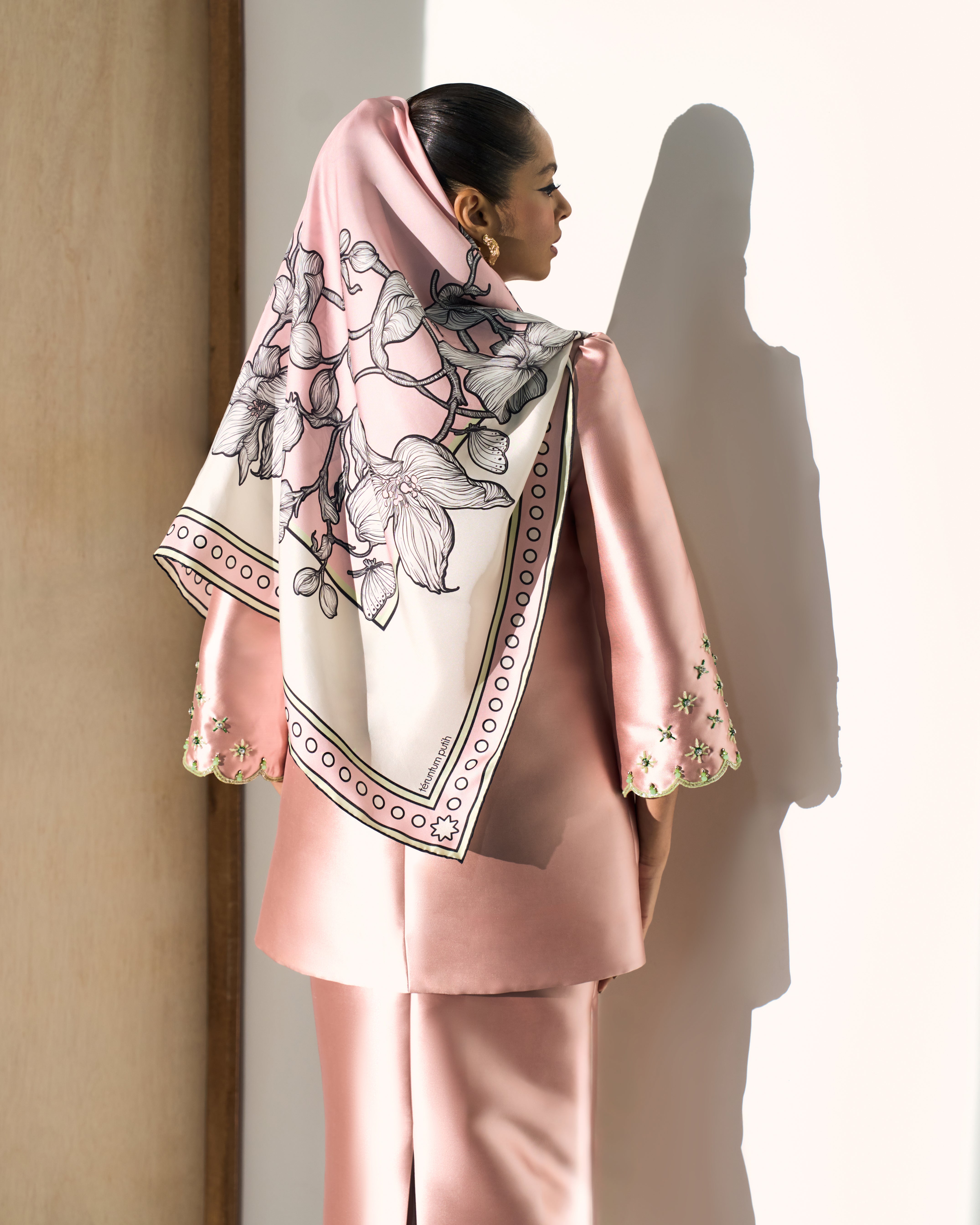 Nilam Silk Scarf (Light Pink) – teruntum putih