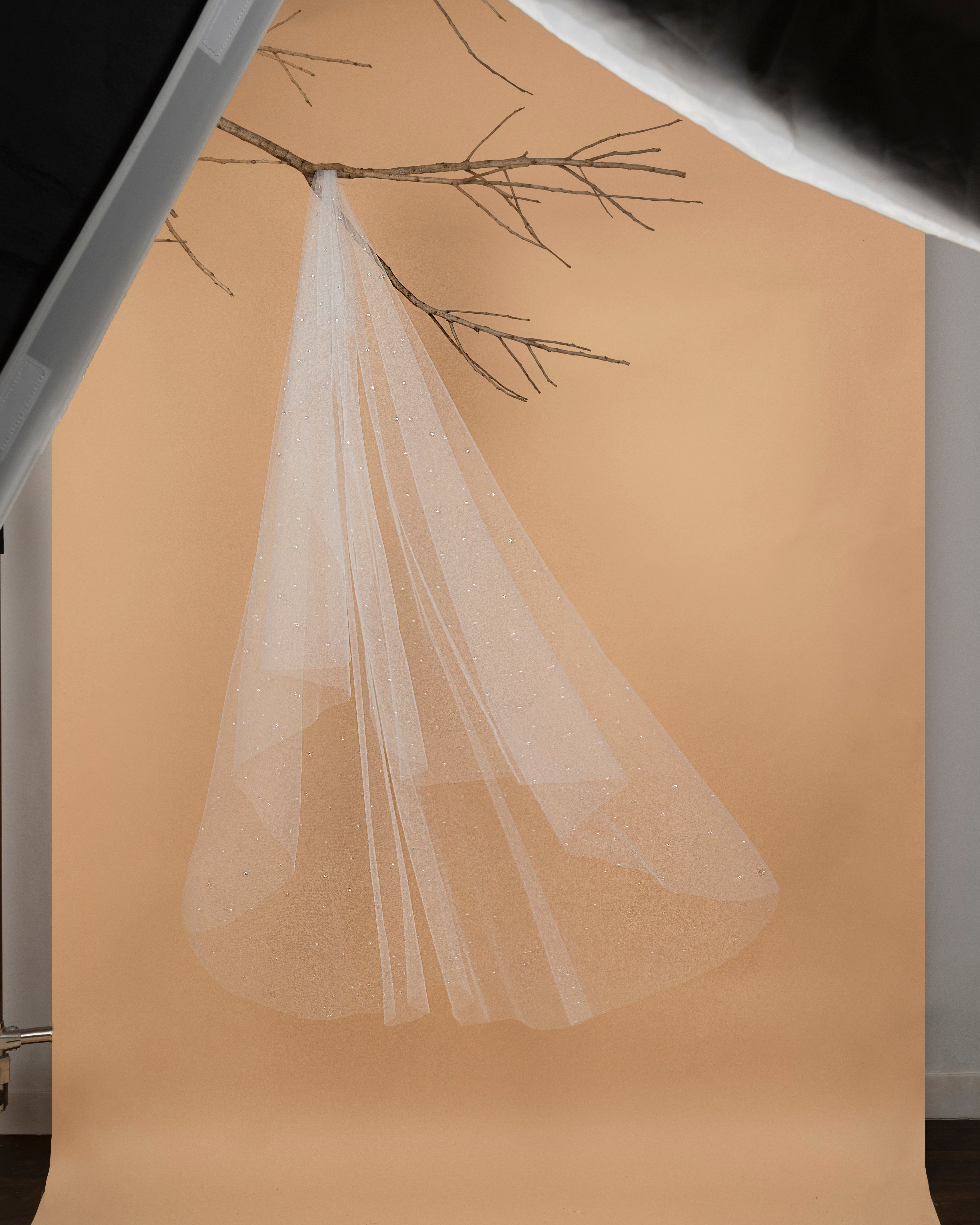 Plain Veil With Subtle Raindrop – teruntum putih